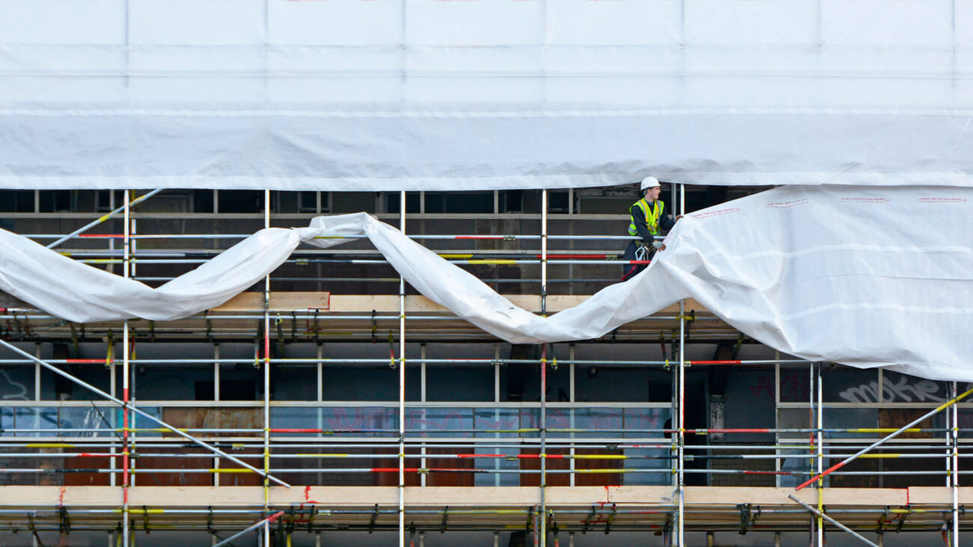 Top 3 Benefits of Using Sustainable Scaffold Sheeting Products