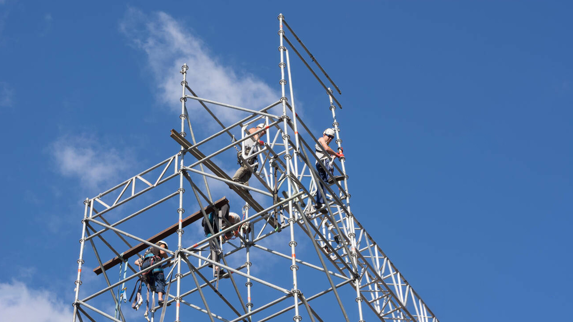 There are two types of safety nets used for scaffolding and constructi